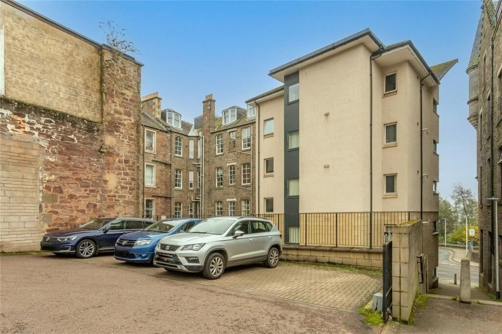 Victoria Road, Dundee DD1, 3 bed flat to rent, £1,250 pcm | PrimeLocation