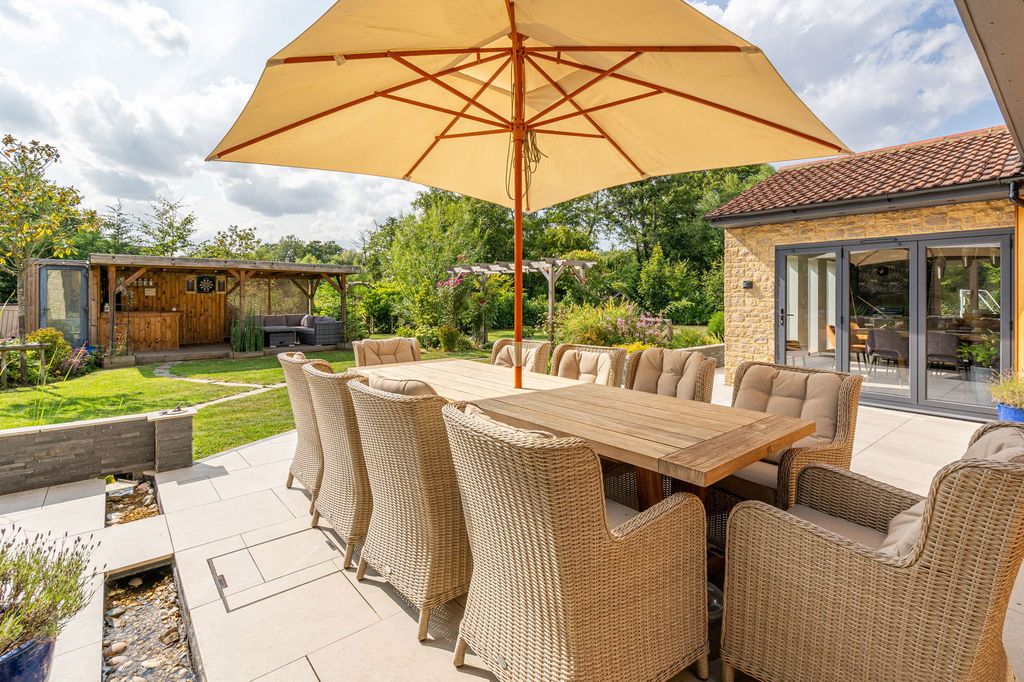 Seagry Road, Sutton Benger SN15, 6 bed detached house for sale, £ ...