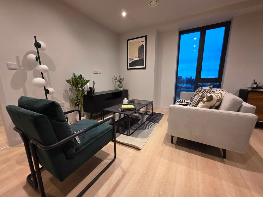 Waterhouse Gardens, Dutton Street, Manchester M3, 2 bed flat to rent, £ ...