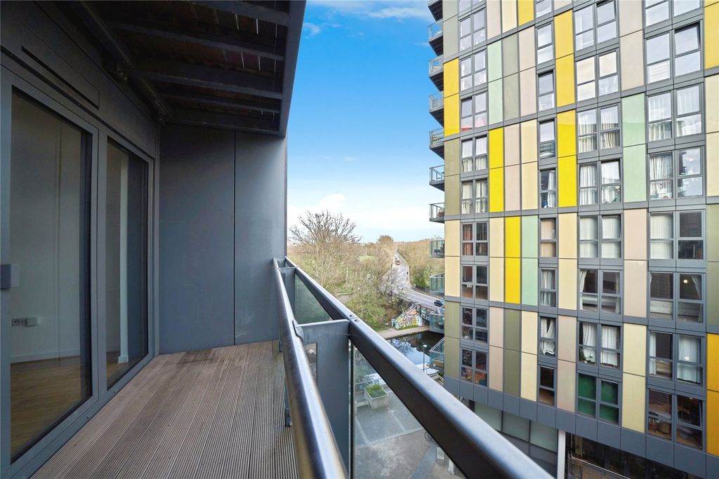 Homerton Road, London E9, 2 bed flat for sale, £350,000 | PrimeLocation