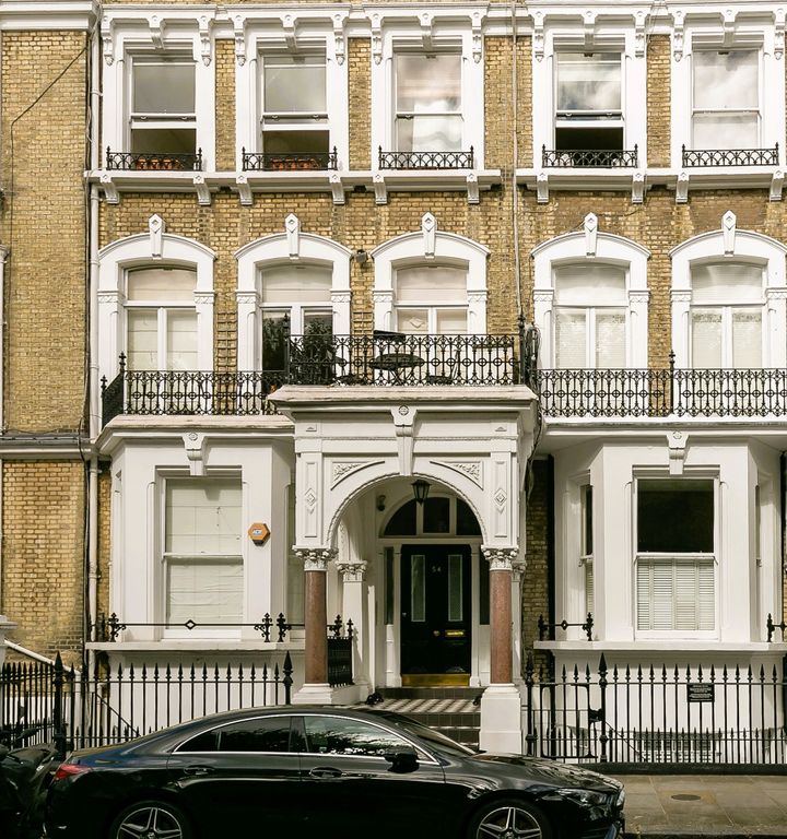 Redcliffe Square, London SW10, 2 bed flat for sale, £1,300,000 ...