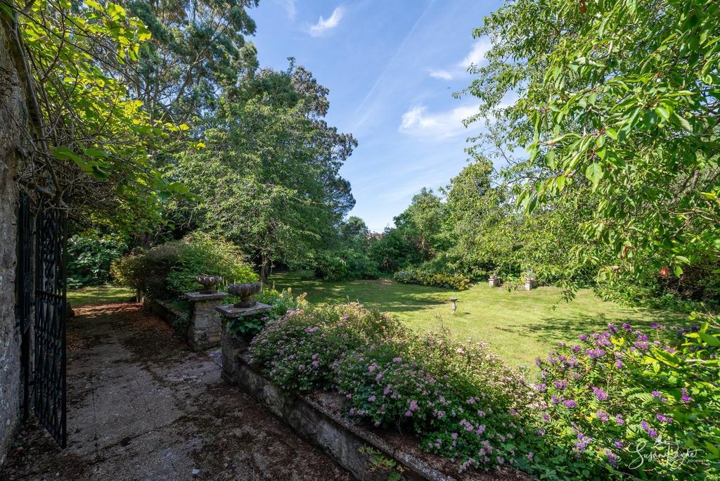 Fort Norris, Millfield Avenue, East Cowes PO32, 4 bed detached house ...