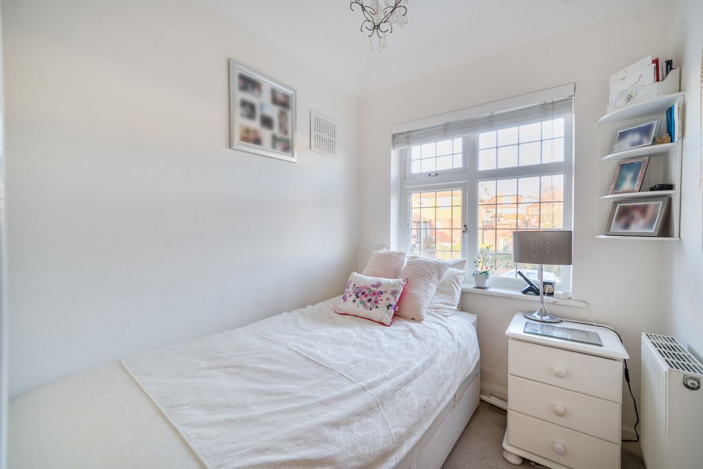 Tartar Road, Cobham KT11, 3 bed semi-detached house for sale, £550,000 ...