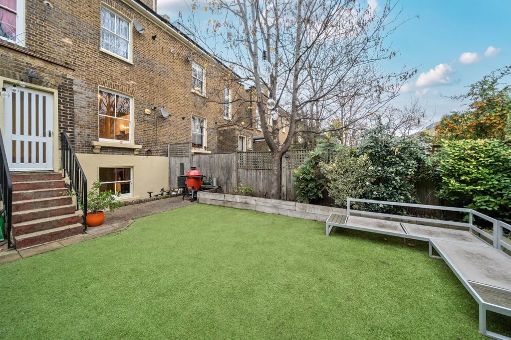 Loughborough Road, London SW9, 2 bed flat for sale, £660,000 ...
