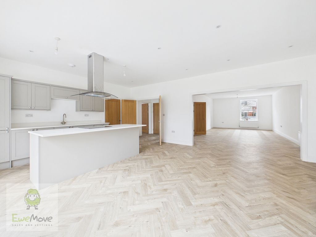 White Horse House, The Street, Upper Stoke, Rochester ME3, 5 bed ...