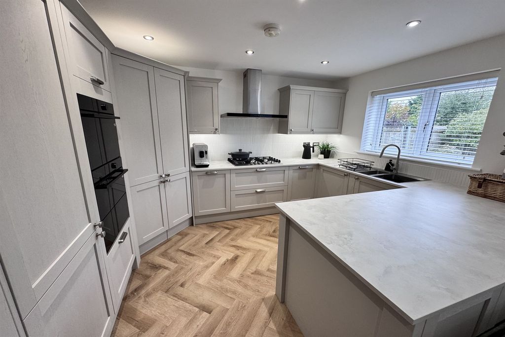 Rosebay Gardens, Chapel-En-Le-Frith, High Peak SK23, 3 bed detached ...