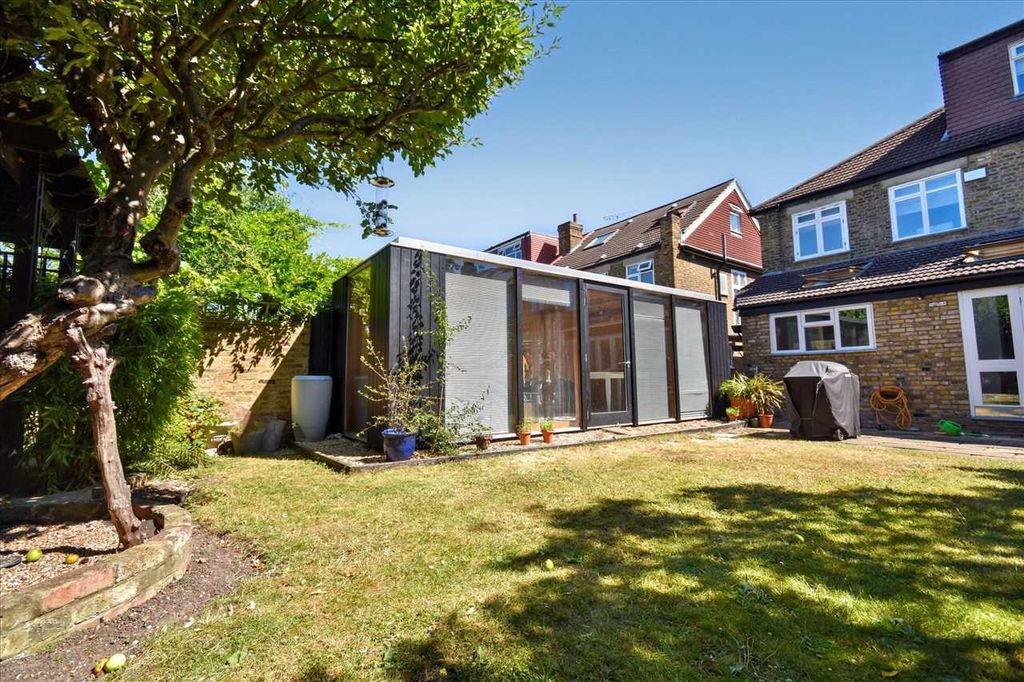 Prebend Gardens, Hammersmith, Chiswick W6, 5 bed property to rent, £ ...