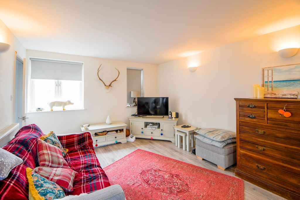 West Street, Eastbourne BN21, 2 bed end terrace house for sale, £ ...