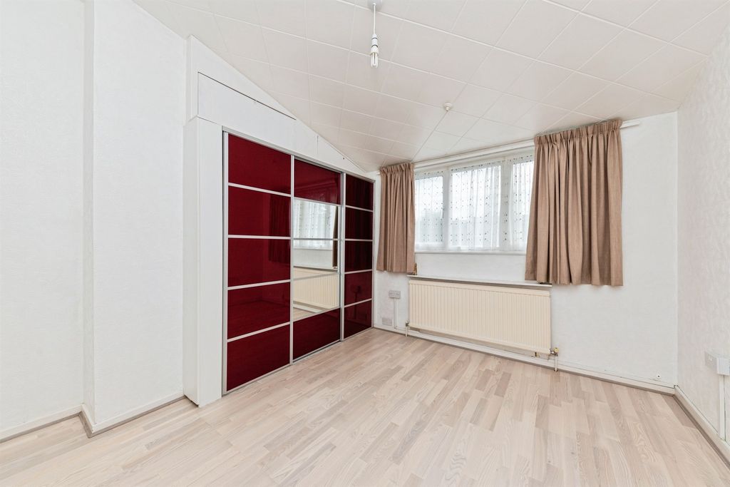 Leaves Spring, Stevenage SG2, 3 bed terraced house for sale, £325,000 ...