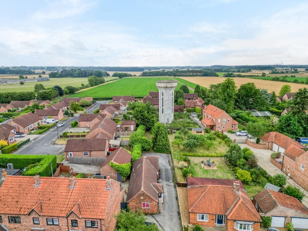 Main Street, Wheldrake, York YO19, 2 bed bungalow for sale, £250,000 ...