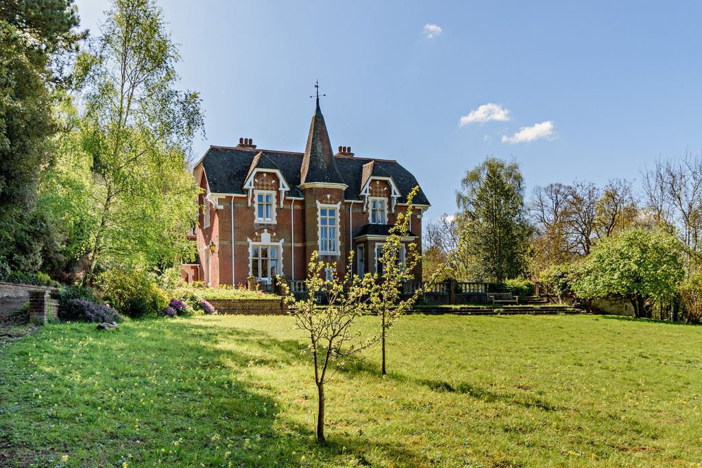 Pilgrims Way, Wouldham, Rochester, Kent ME1, 6 bed detached house for ...