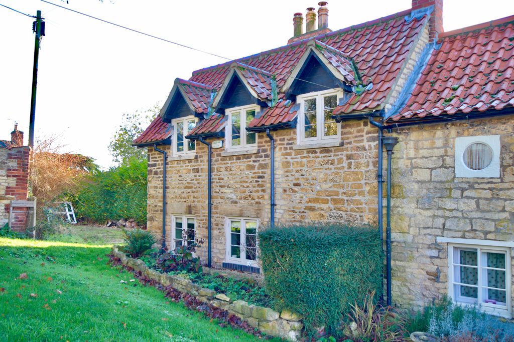 High Street, Fulbeck, Grantham NG32, 2 bed end terrace house for sale ...