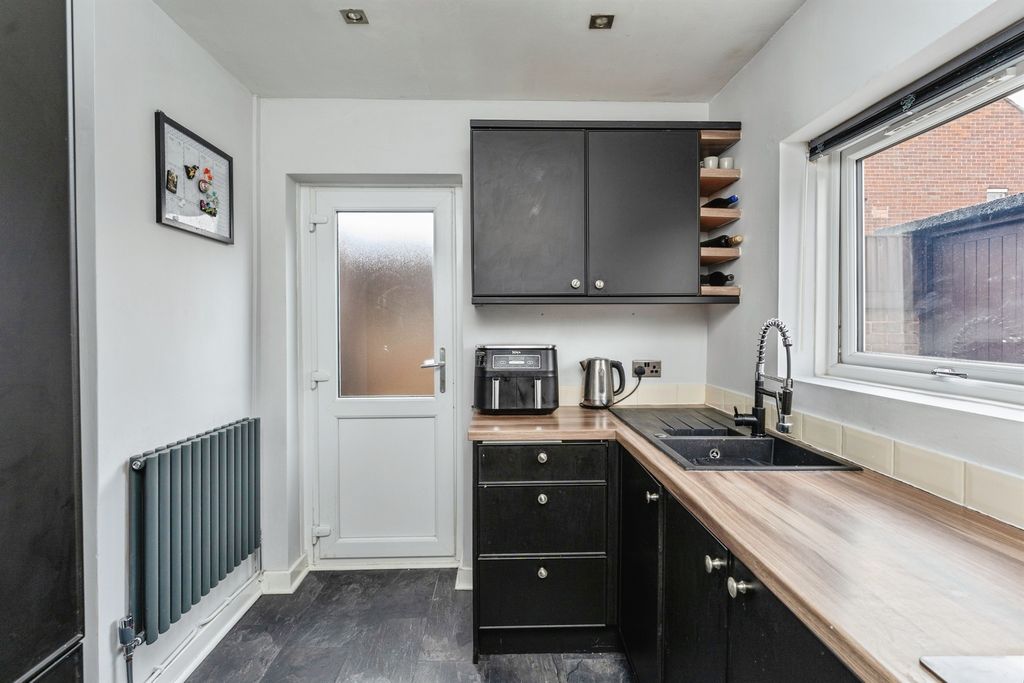 Blacon Point Road, Blacon, Chester CH1, 3 bed semi-detached house for ...