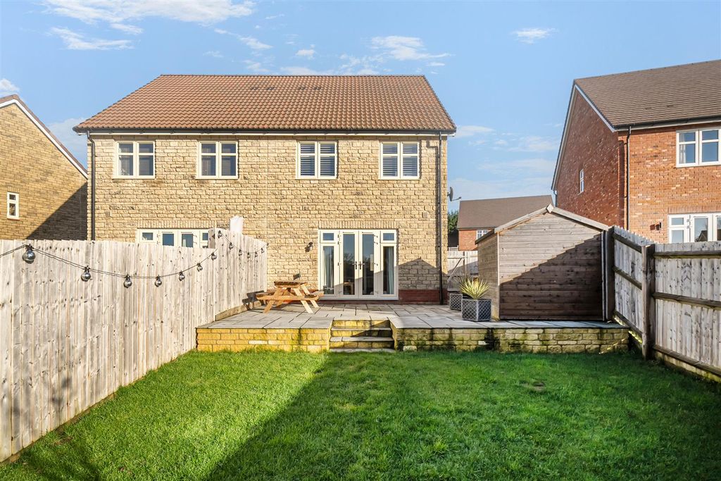Threadneedle Street, Patterdown, Chippenham SN15, 3 bed semi-detached ...