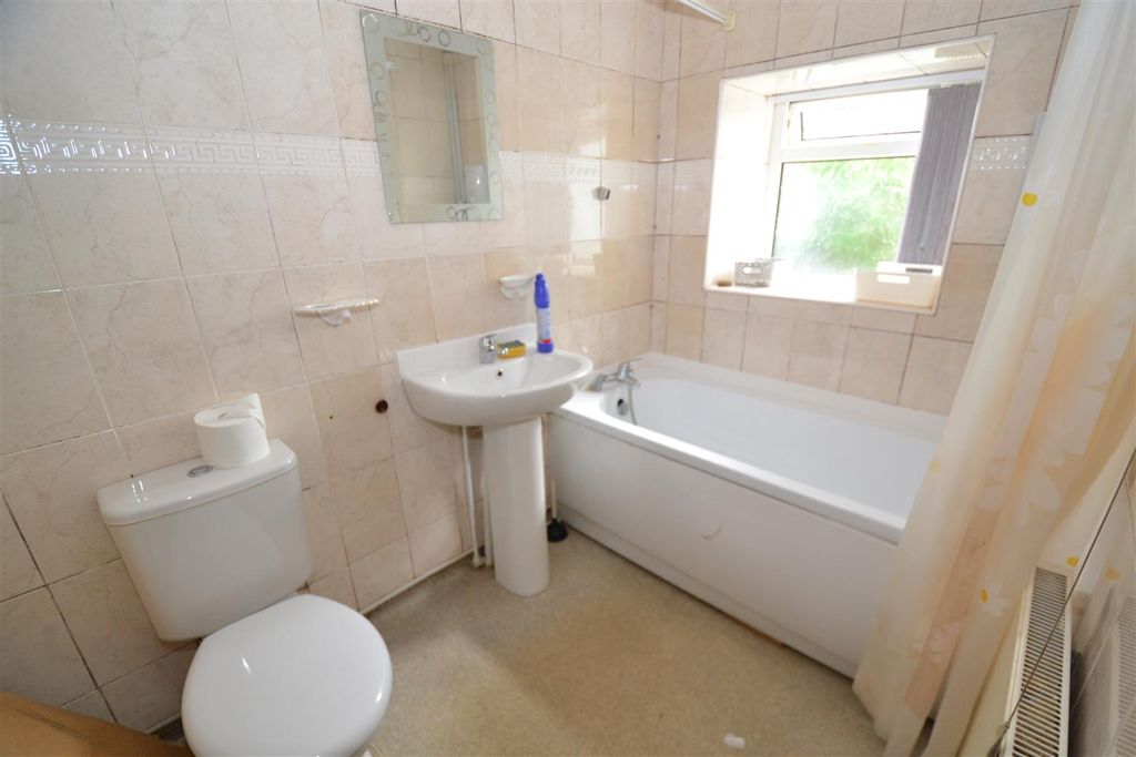 Poplar Grove, Horton Bank Top, Bradford BD7, 3 bed detached bungalow ...