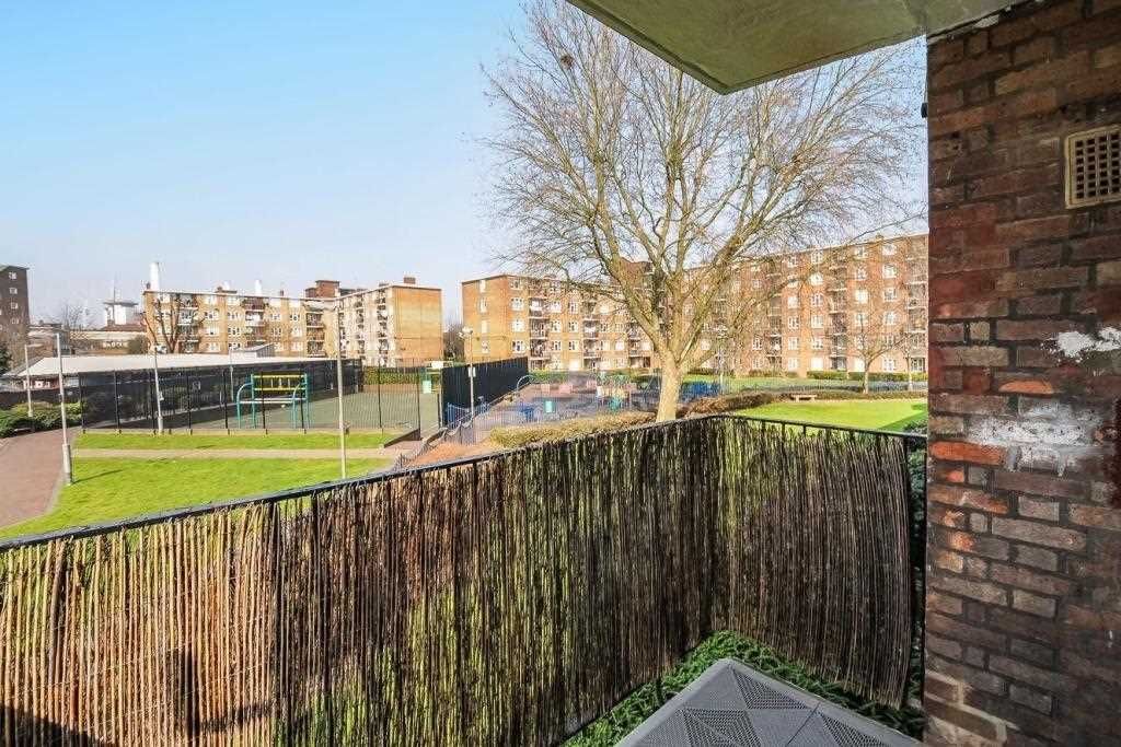 Mansell House, Patmore Estate, Nine Elms, London SW8, 3 bed flat for ...