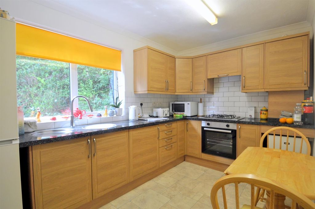Baslow Road, Meads, Eastbourne BN20, 2 bed flat for sale | PrimeLocation