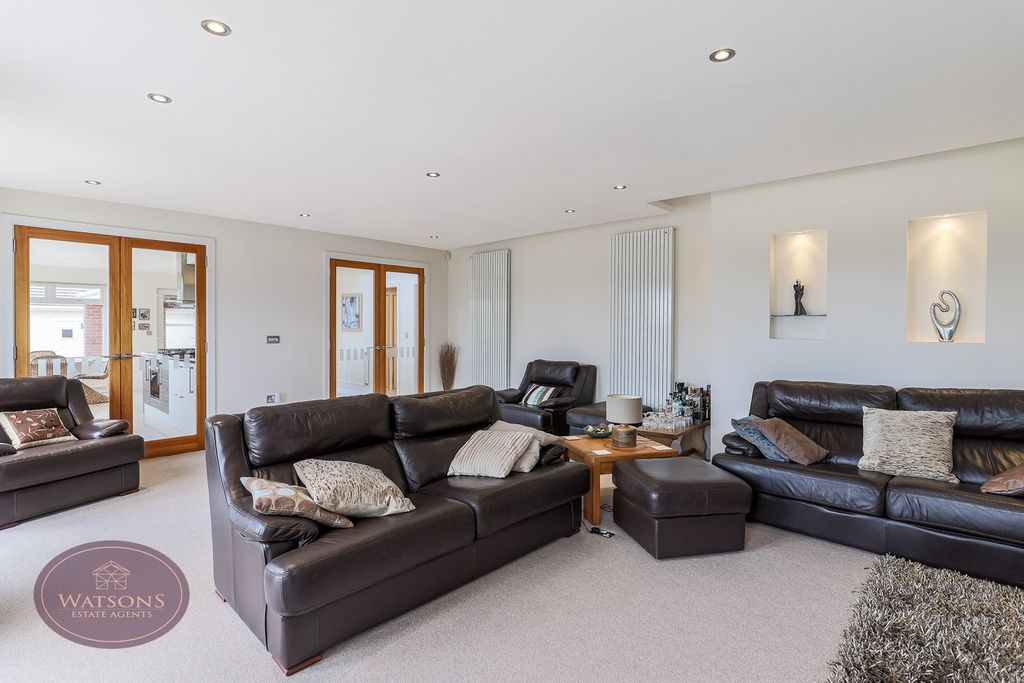 Nottingham Road, Nuthall, Nottingham NG16, 4 bed detached bungalow for ...