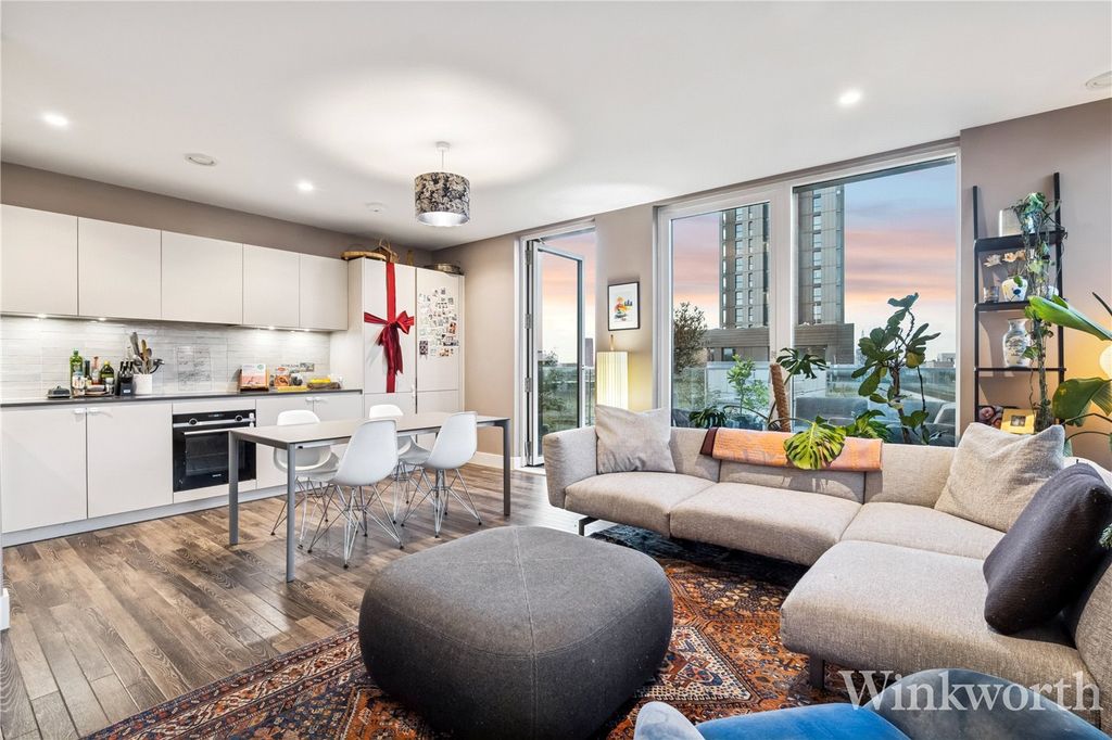 Moulding Lane, London SE14, 3 bed flat for sale, £675,000 | PrimeLocation