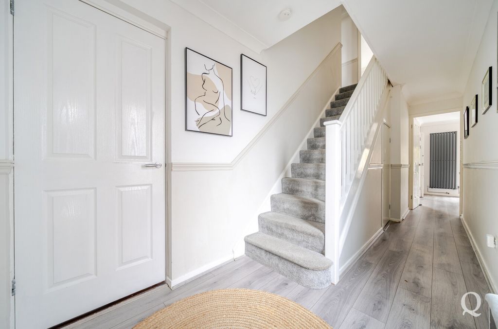 Gaze Hill Avenue, Sittingbourne, Kent ME10, 4 bed detached house for ...