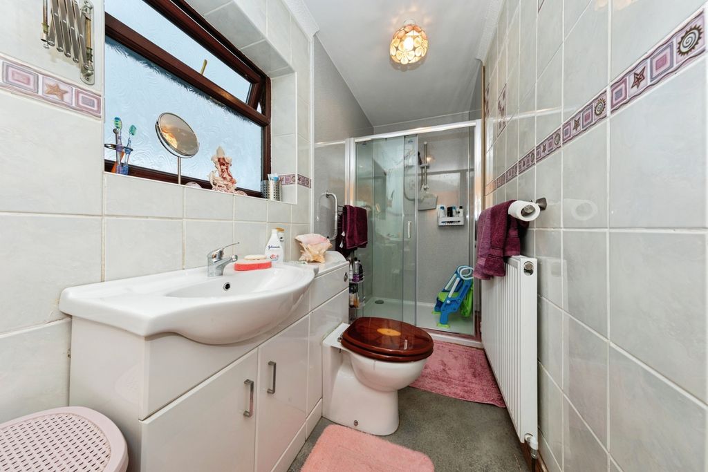 Bryncaerau, Trimsaran, Kidwelly, Carmarthenshire SA17, 3 bed detached ...