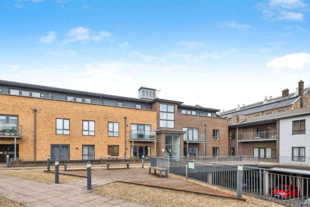 Fire Fly Avenue, Swindon SN2, 2 bed flat for sale, £170,000 | PrimeLocation
