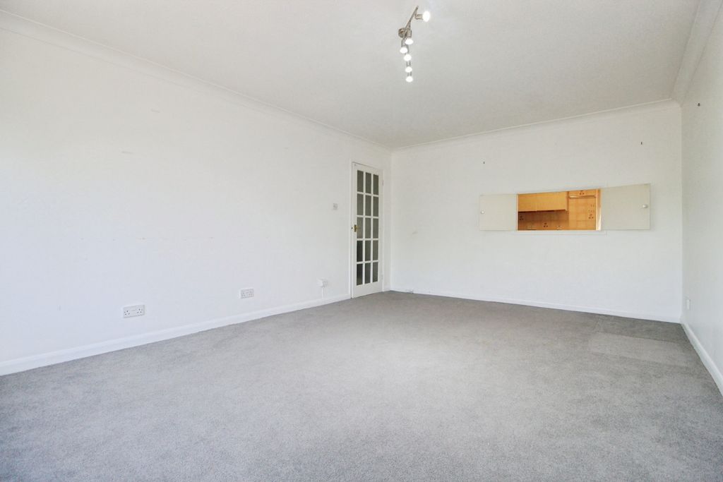 Lime Tree Court, The Avenue, Hatch End, Pinner HA5, 2 bed flat for sale ...