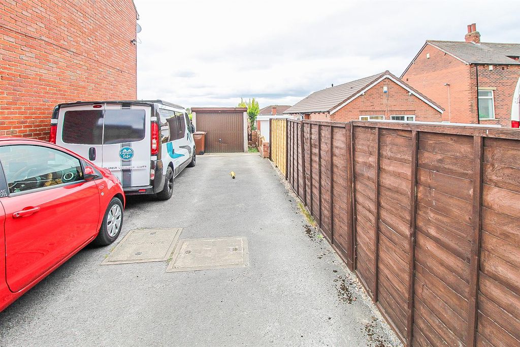 Dewsbury Road, Ossett WF5, 2 bed town house for sale, £160,000 ...