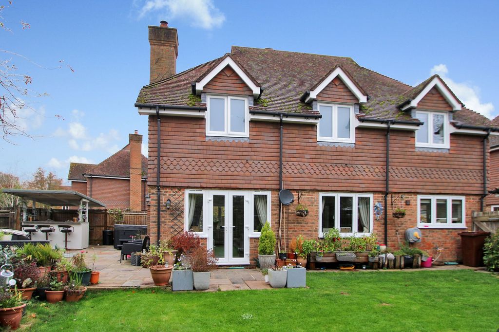 Shuttle Close, Biddenden TN27, 4 bed detached house for sale, £600,000 ...