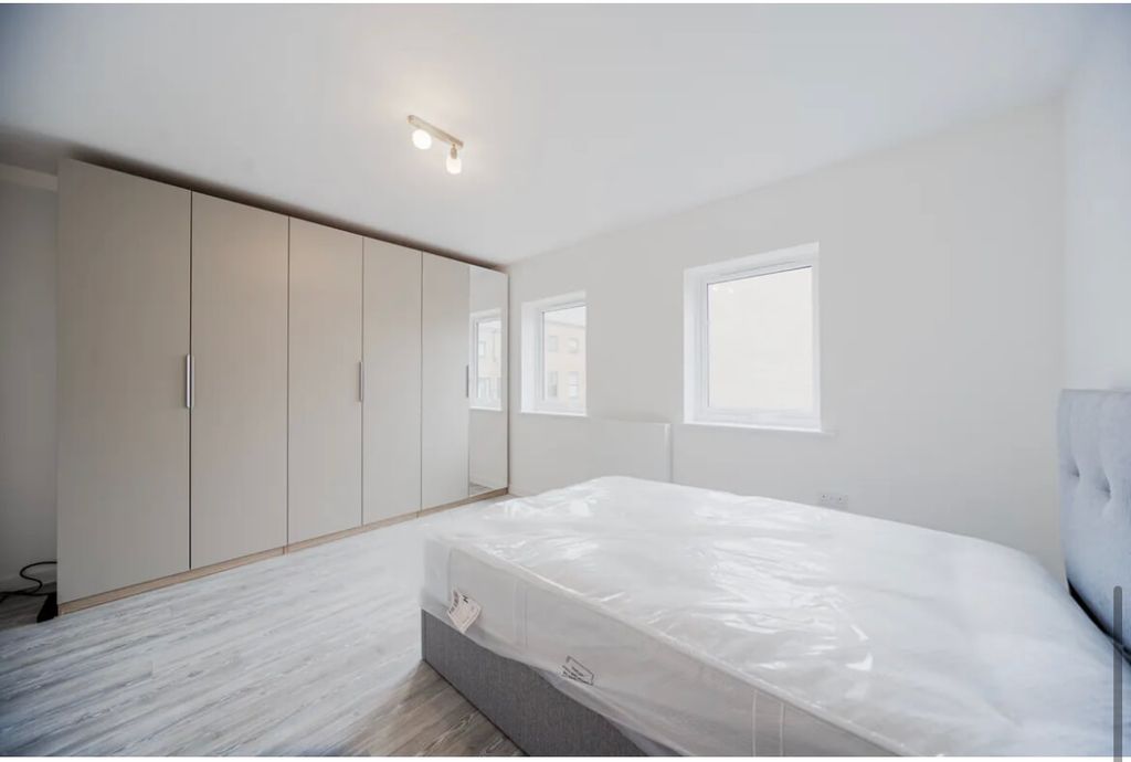 Hackbridge Road, Hackbridge SM6, 3 bed town house for sale, £725,000 ...