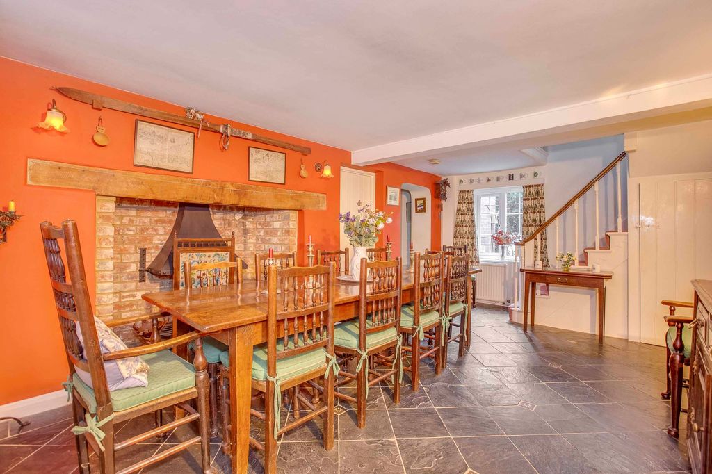 Robin Cottage, 4 Robin Close, Great Kingshill, High Wycombe HP15, 5 bed ...