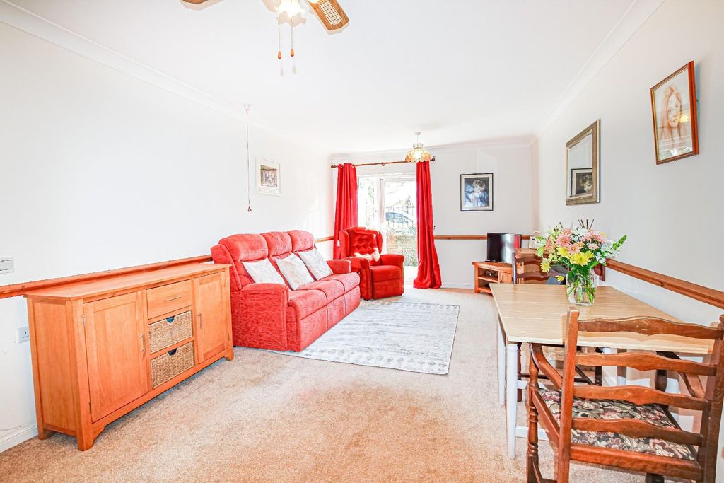 Laburnum Court, Millstream Way, Leighton Buzzard LU7, 1 bed property ...