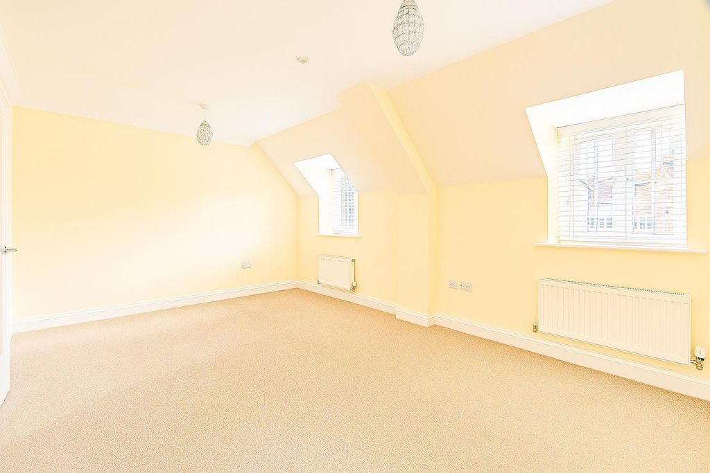 Rothschild Place, Tring HP23, 2 bed flat for sale, £550,000 | PrimeLocation
