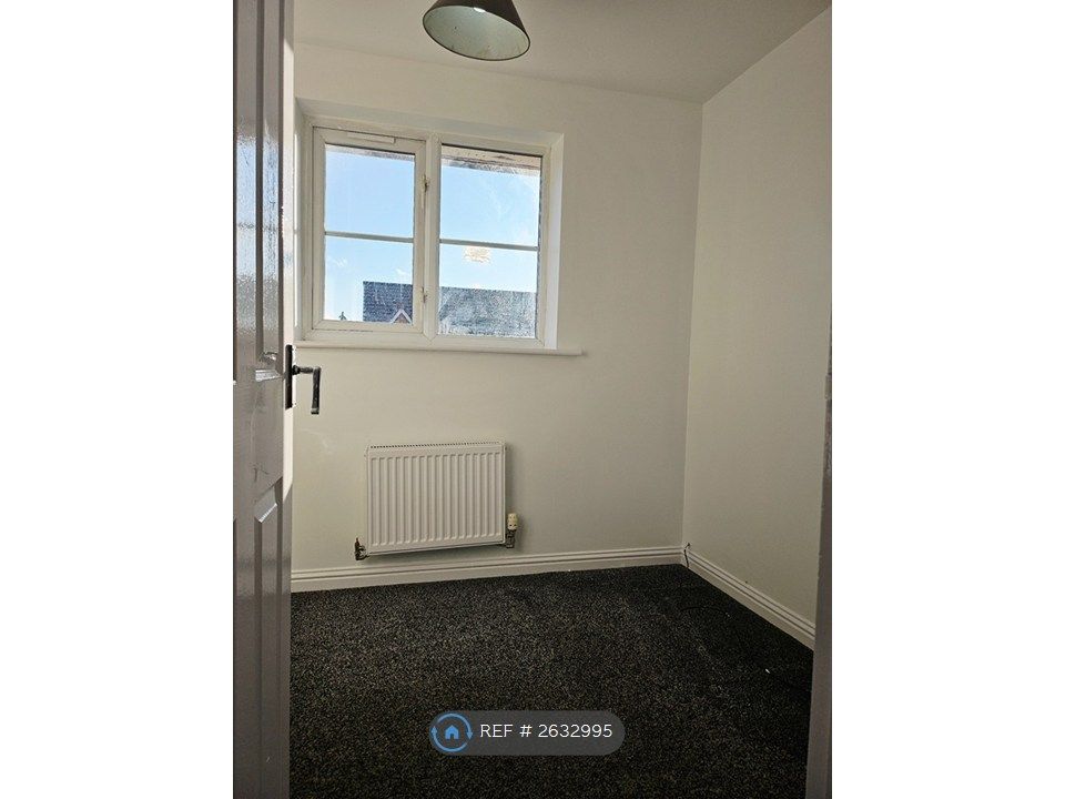 Everside Drive, Manchester M8, 3 bed semi-detached house to rent, £ ...