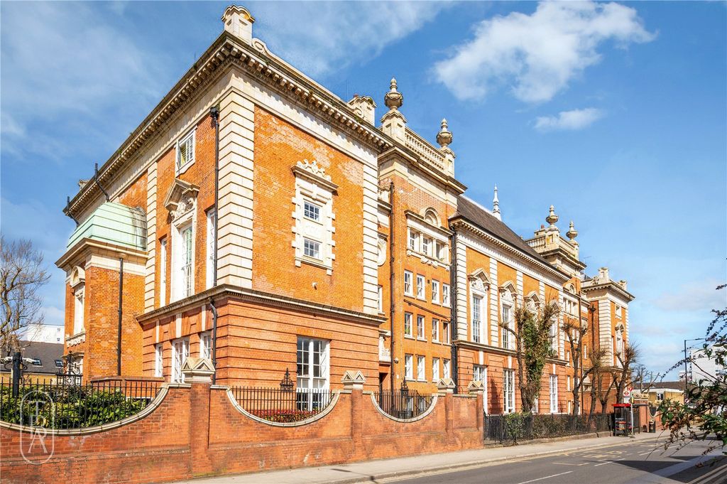Bramshaw Road, London E9, 2 bed flat to rent, £2,950 pcm | PrimeLocation