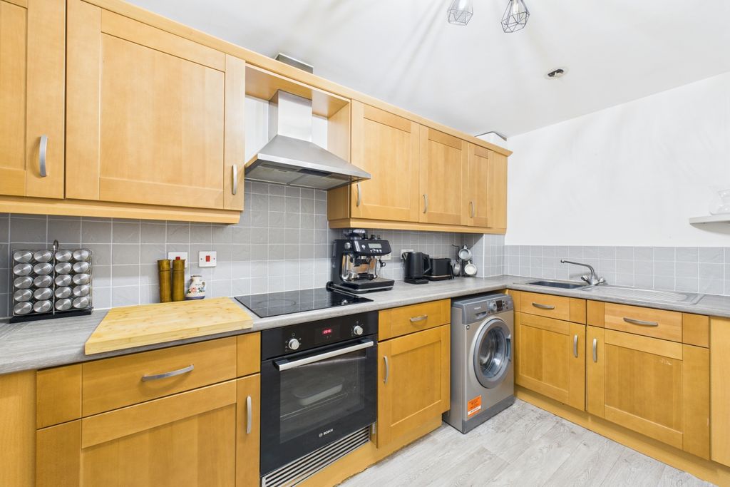 Rawcliffe House, Cobham Way, York, North Yorkshire YO30, 2 bed flat for ...