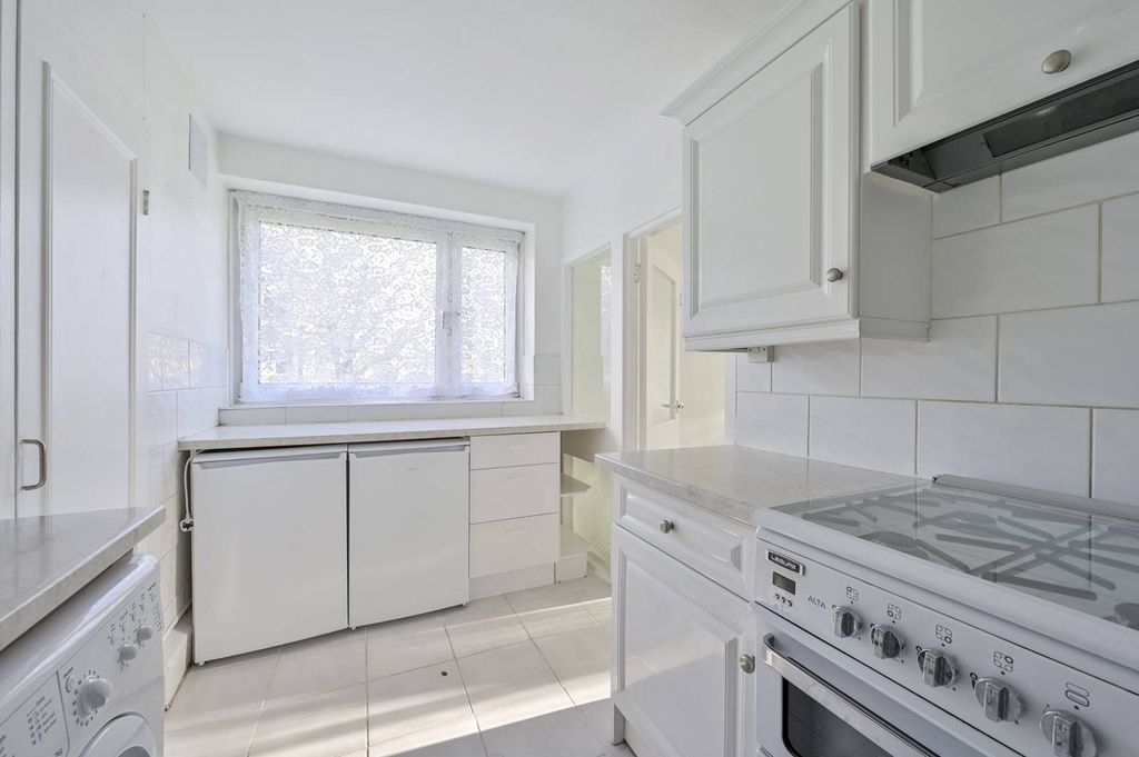 Tangley Grove, Roehampton, London SW15, 2 bed flat for sale, £280,000 ...