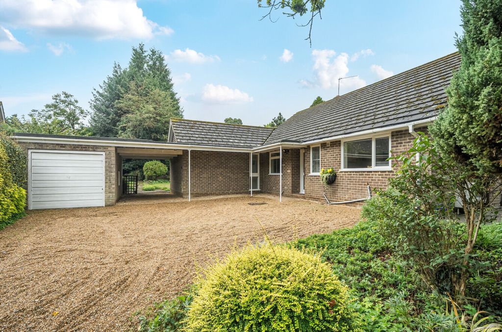 Churt, Farnham, Surrey GU10, 3 bed bungalow for sale, £775,000 ...
