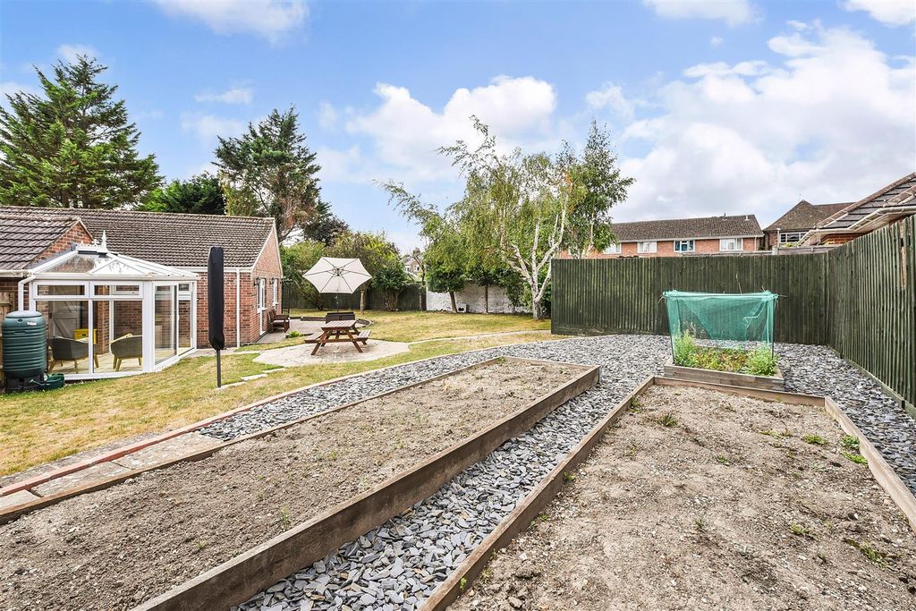 Newtown Close, Andover SP10, 3 bed detached bungalow for sale, £475,000 ...
