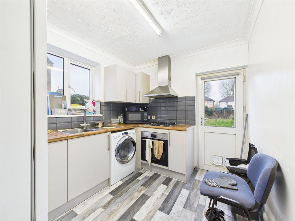 Churchill Road, Gloucester, Gloucestershire GL1, 3 bed semi-detached ...