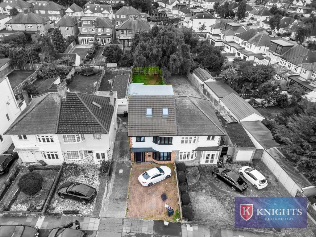 Chadacre Avenue, Ilford IG5, 5 bed semi-detached house for sale, £ ...