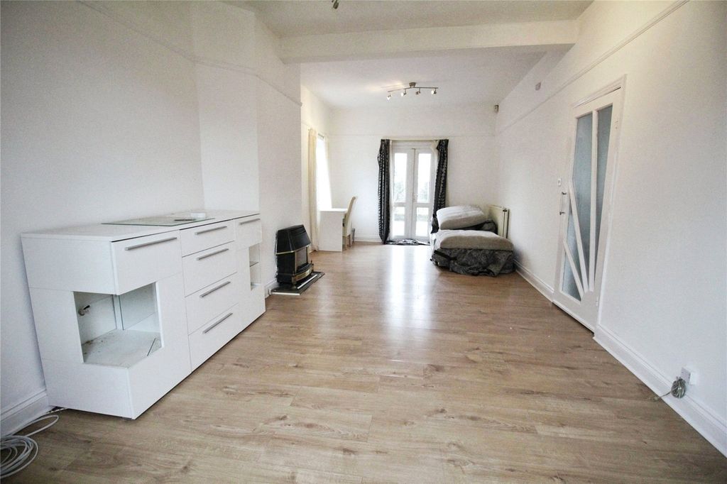 Clay Hill Road, Basildon, Essex SS16, 4 bed detached house for sale, £ ...