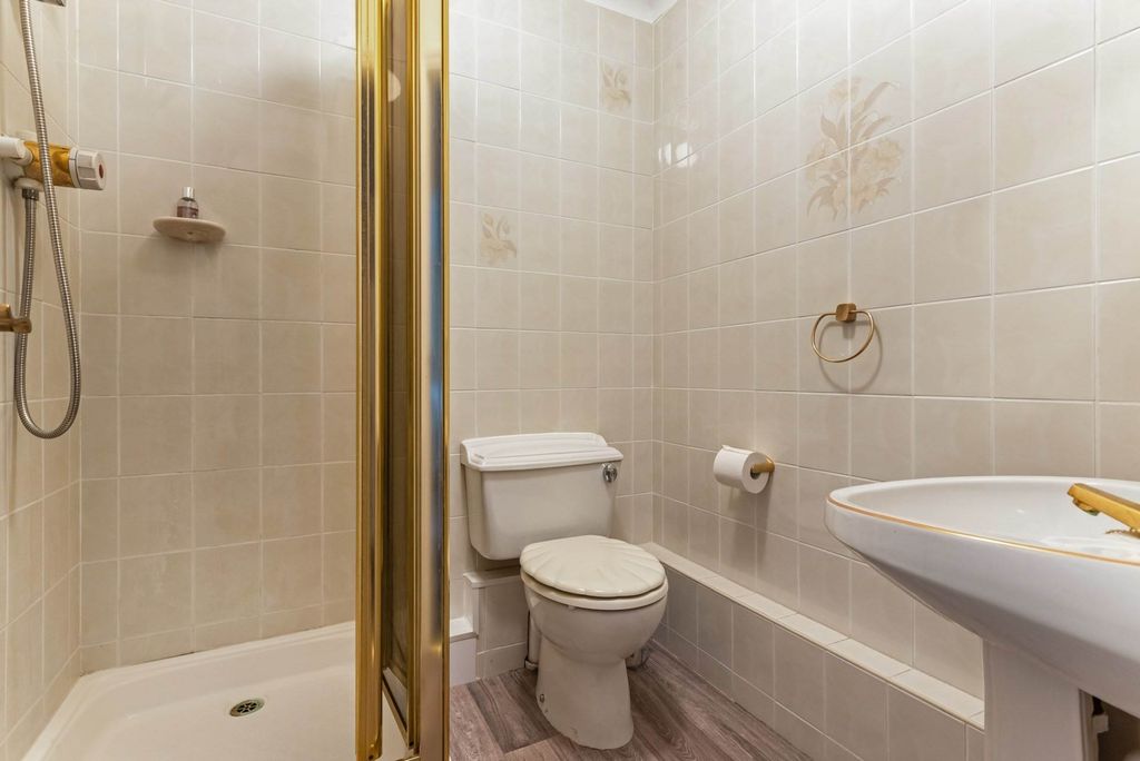 Earnley Manor Close, Earnley, West Sussex PO20, 4 bed detached bungalow ...
