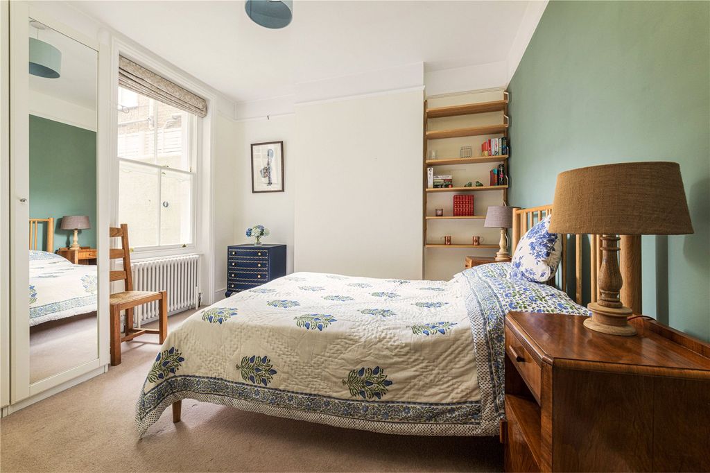 Latchmere Road SW11, 3 bed flat for sale, £650,000 | PrimeLocation