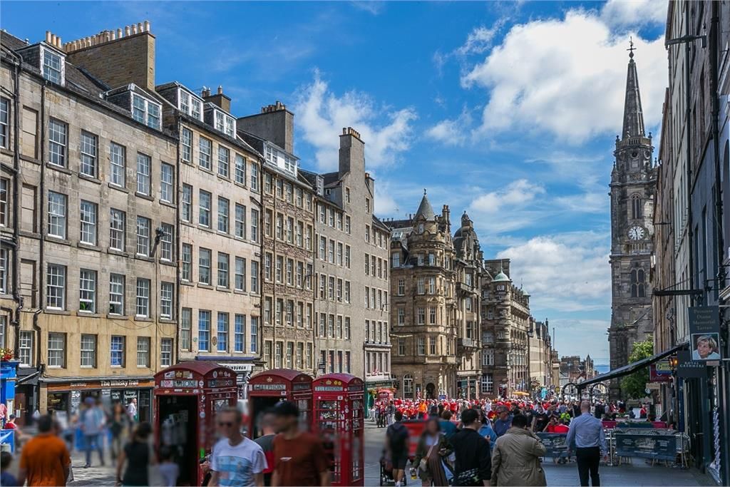Tron Square, Old Town, Edinburgh EH1, 2 bed flat to rent, £1,995 pcm ...