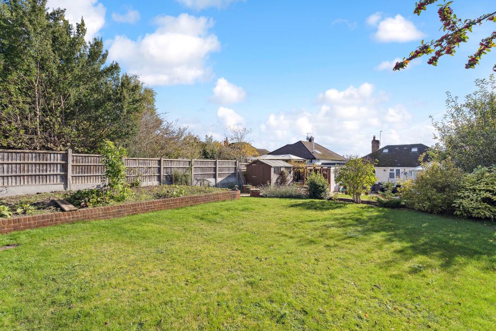 Lower Icknield Way, Marsworth, Tring HP23, 3 bed detached bungalow for ...