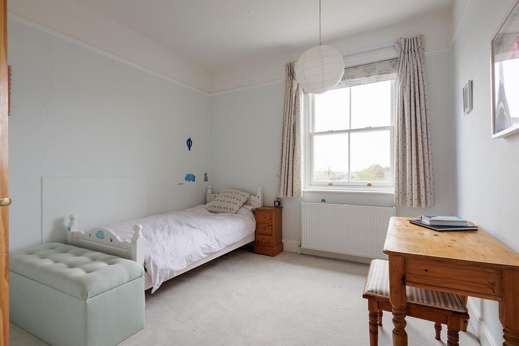 Churchill Road, Guildford GU1, 4 bed semi-detached house for sale, £ ...