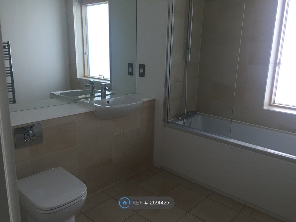 Silvertown Square, London E16, 2 bed flat to rent, £2,300 pcm ...