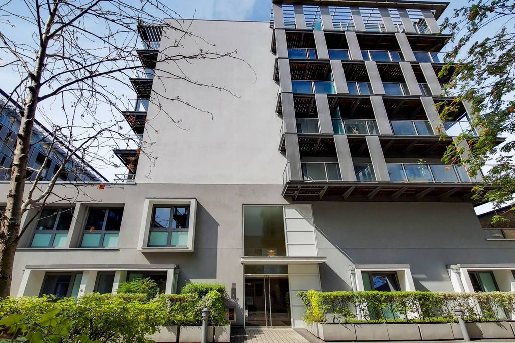 West Carriage House, Woolwich Riverside, London SE18, 3 bed flat for ...