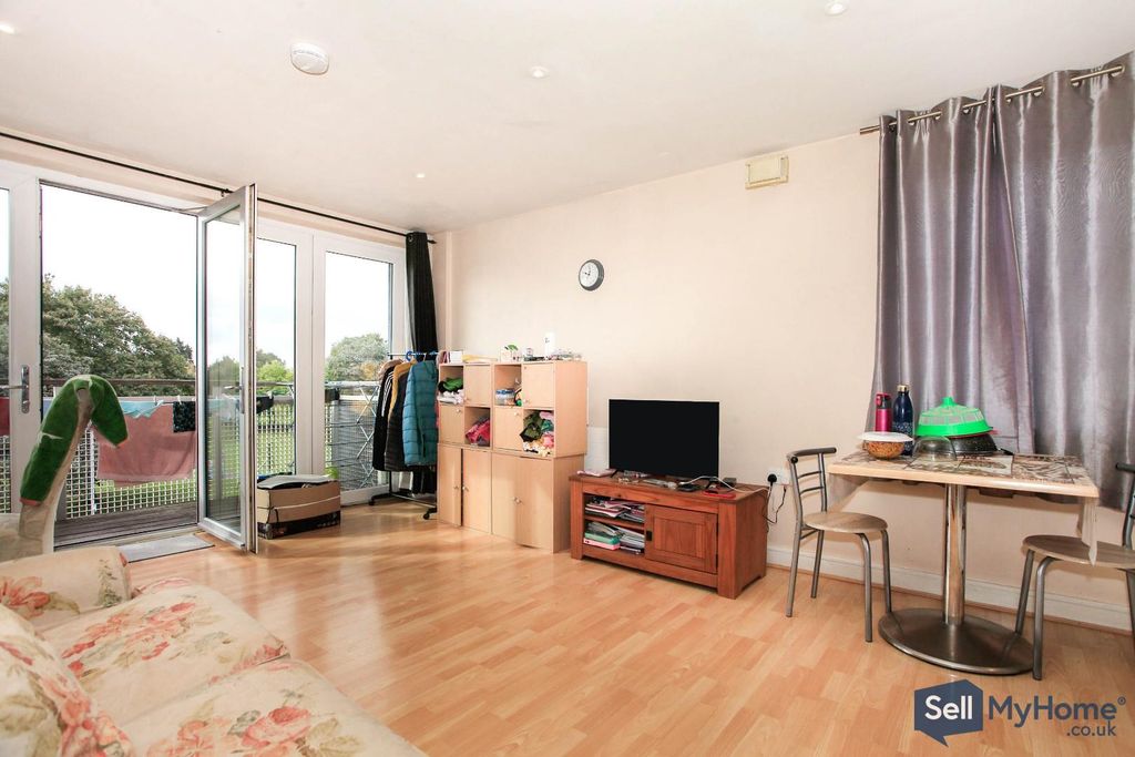 Cubitt Way, Peterborough PE2, 2 bed flat for sale, £140,000 | PrimeLocation